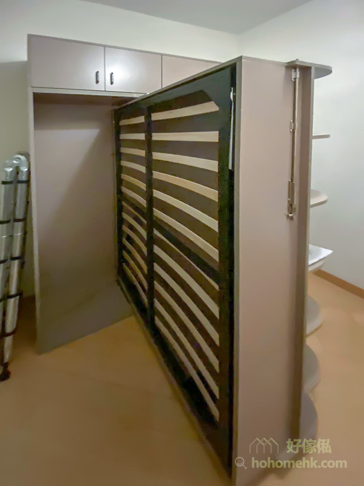 5 Design Ideas for a Rotating Bookshelf Invisible Bed — 好傢俬 HoHomeHK