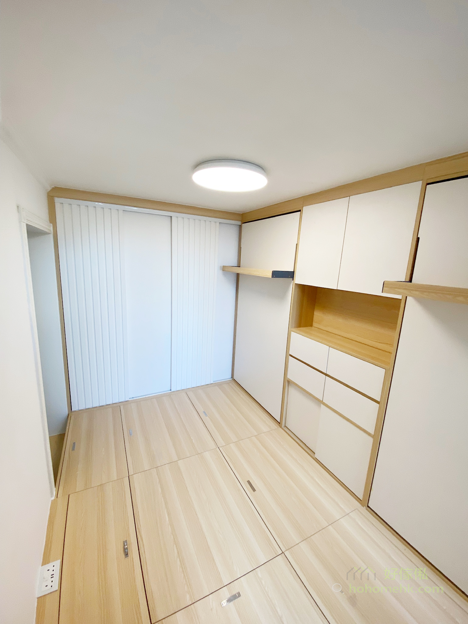 One room. Two flip-up beds. Infinite living space — 好傢俬 HoHomeHK