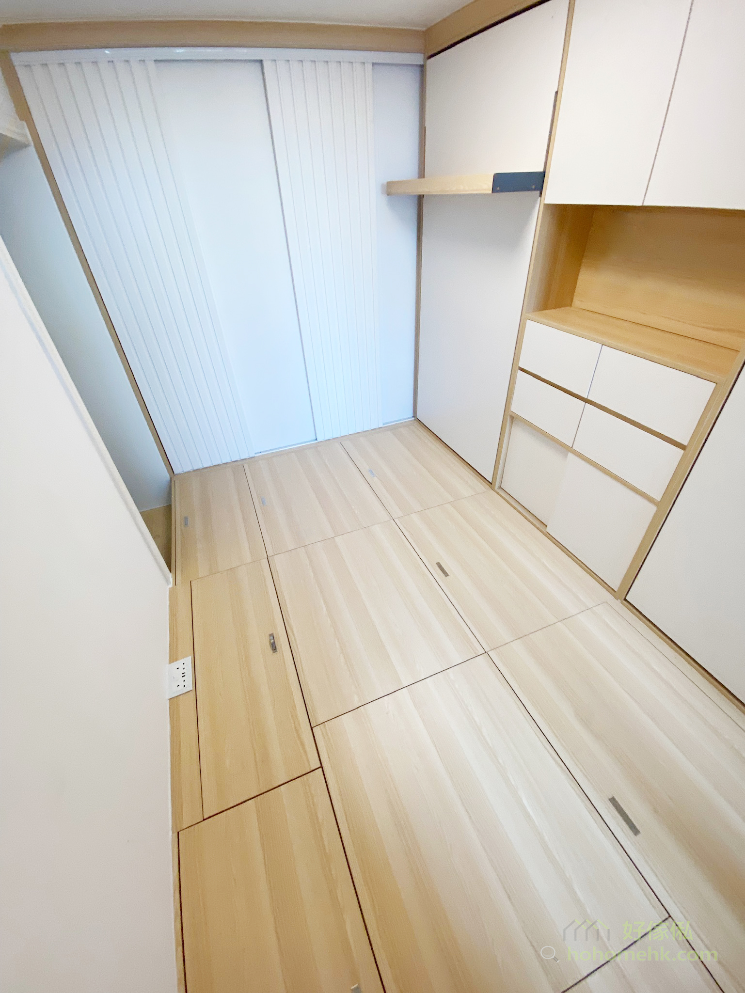 One room. Two flip-up beds. Infinite living space — 好傢俬 HoHomeHK