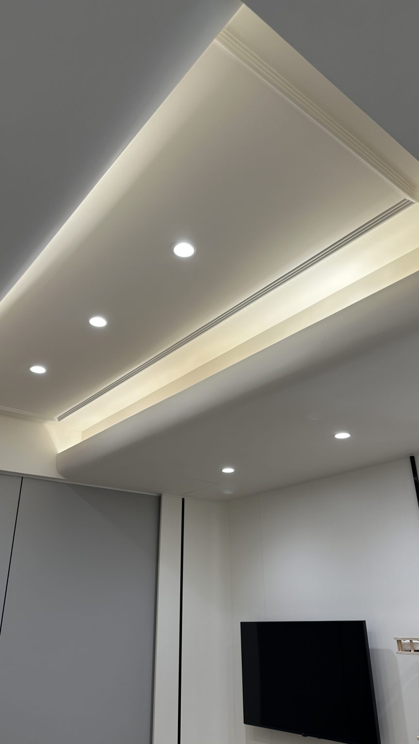 Mong Kok Single-tower Building 】 Living room light trough and false ...