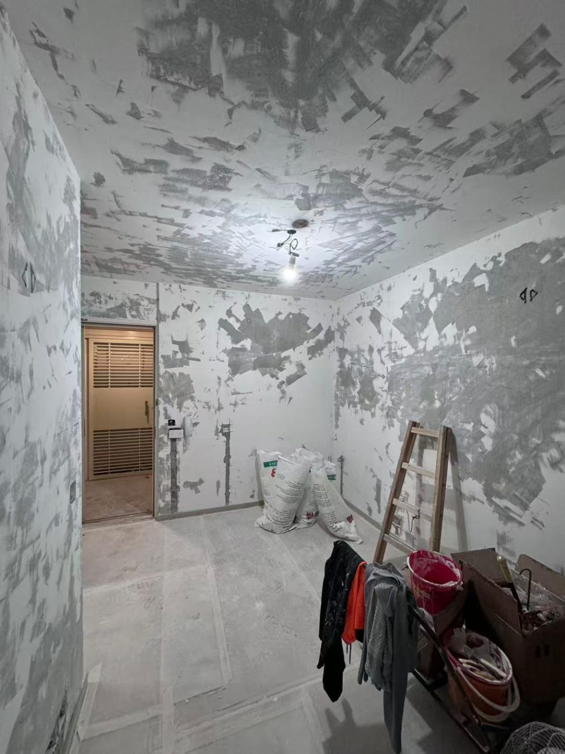 Tung Chung Cheung Tung Estate 】 A full-house base scraping and ...